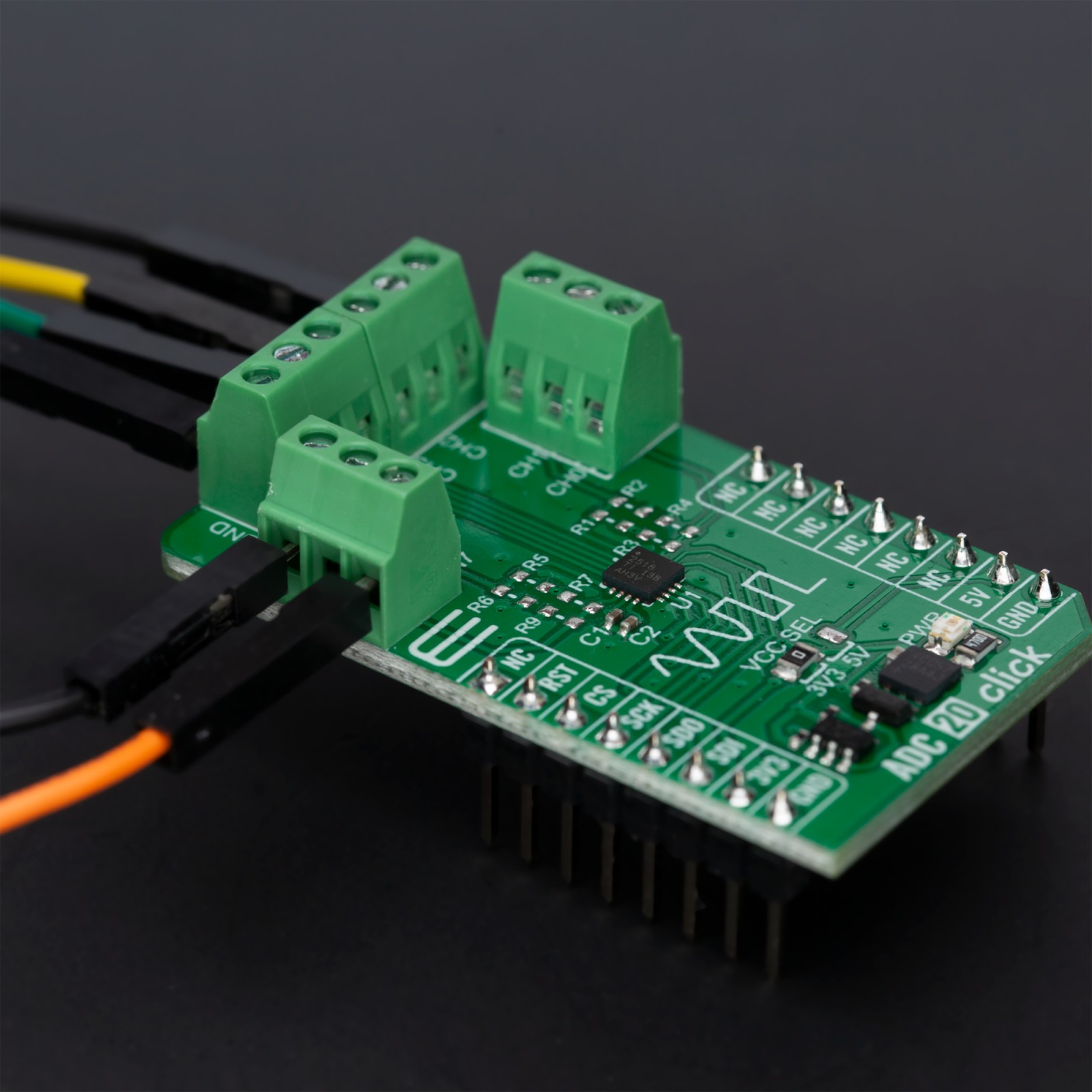 ADC 20 Click | TLA2518 8-Channel 12-bit ADC Module
