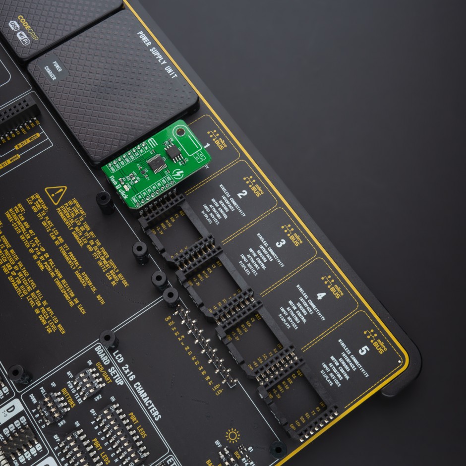 Flash 7 Click | Mikroe