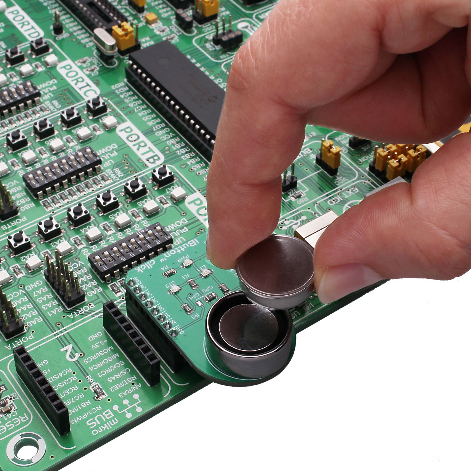 iButton Click | CZ-0-PIN Interface for 1-Wire Identification - MIKROE