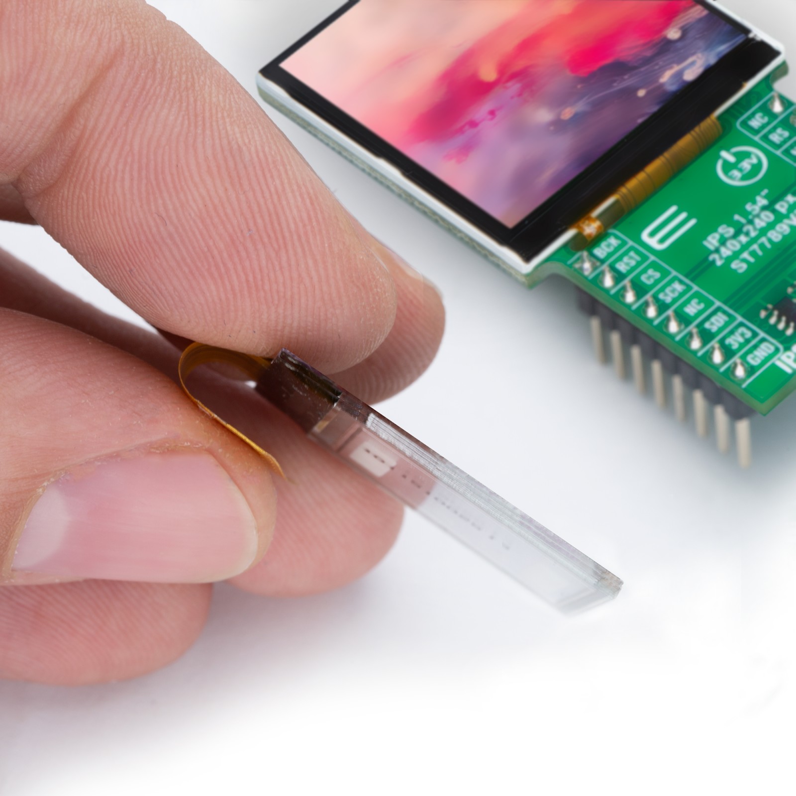 LCD IPS 1.54” Display - For clear and vivid visuals | MIKROE-6588