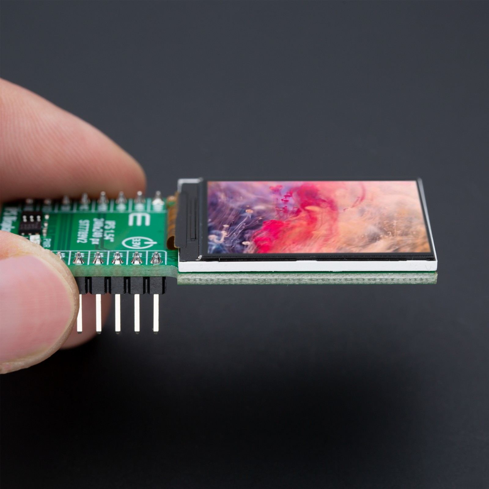 LCD IPS 1.54” Display - For clear and vivid visuals | MIKROE-6588