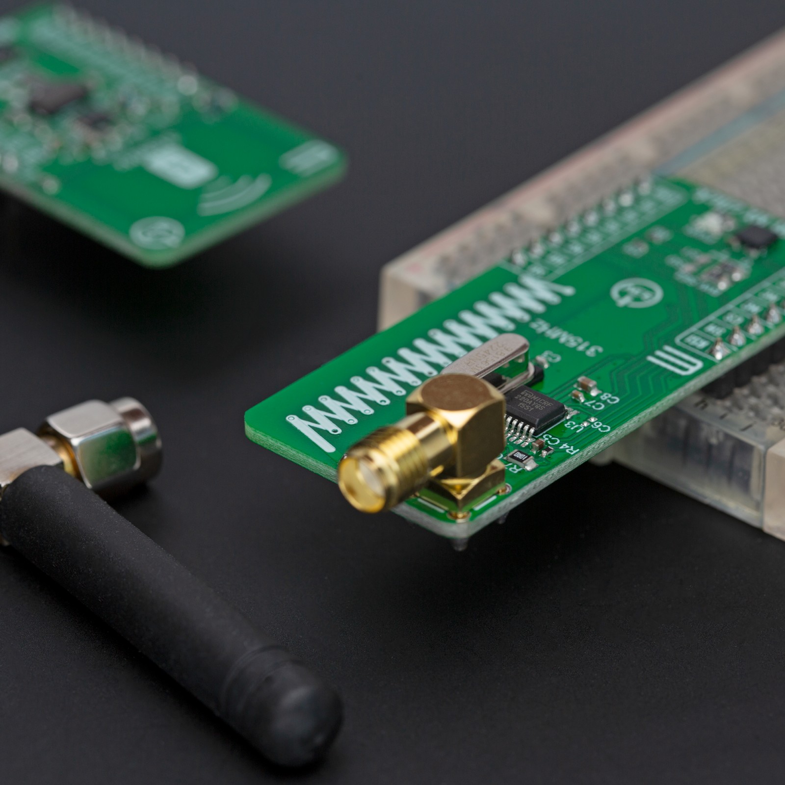 MICRF RX Click with MICRF220 for Low-Power RF Receiver Applications