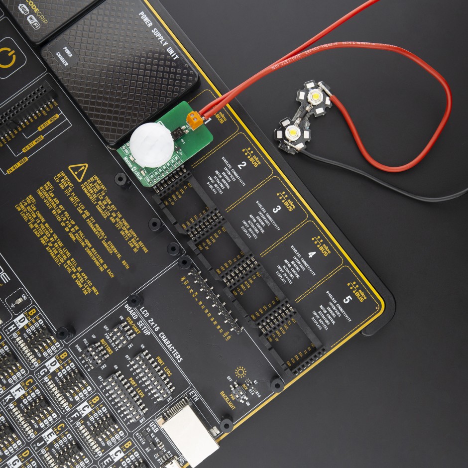 Motion 4 Click | Mikroe