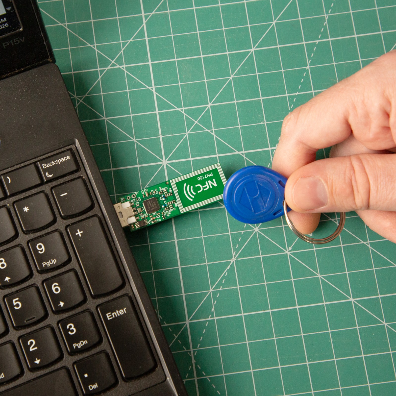 NFC USB Dongle - USB-based NFC Reader/Writer | MIKROE-2540