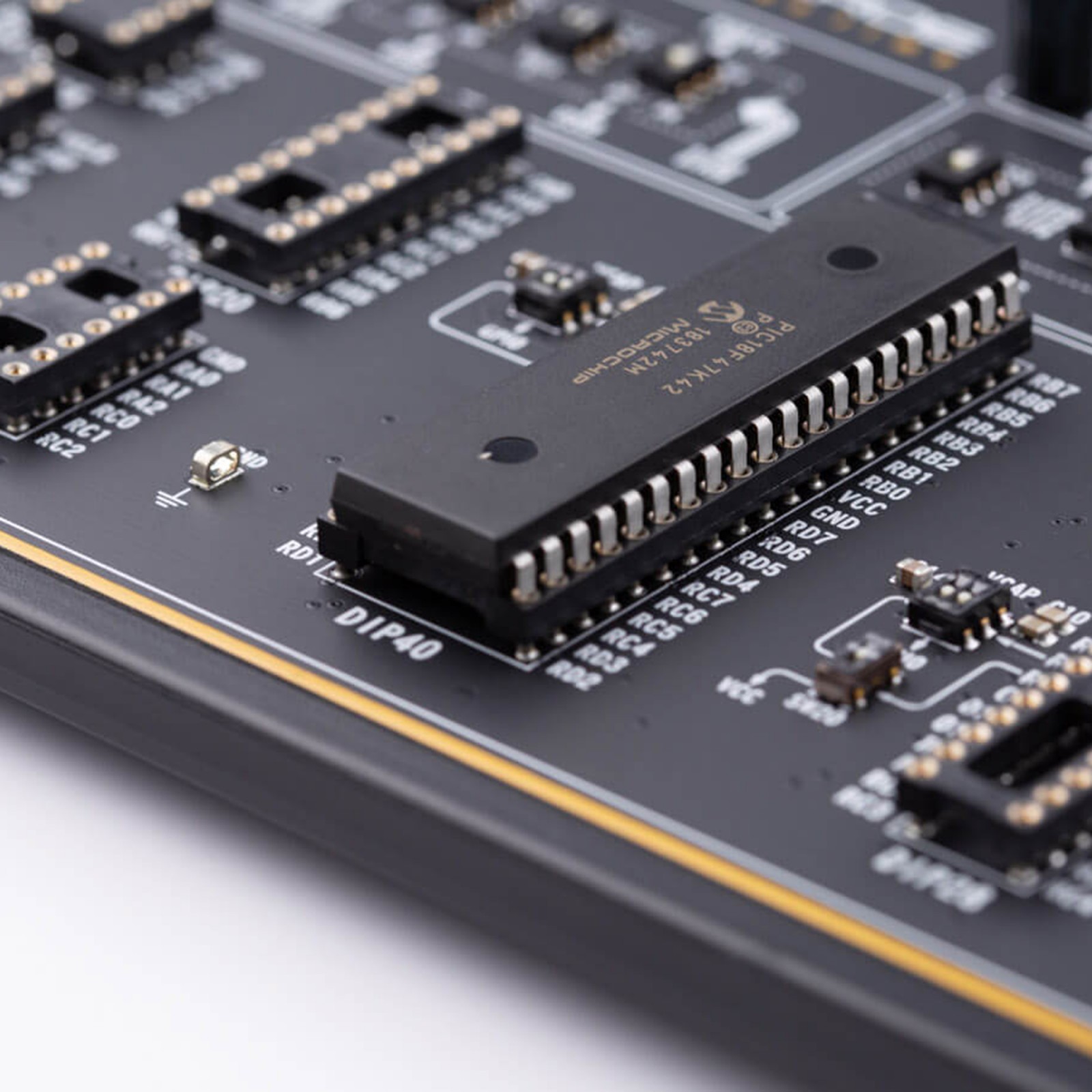 PIC18F47K42-I/P (40-DIP/128KB FLASH/8KB RAM)