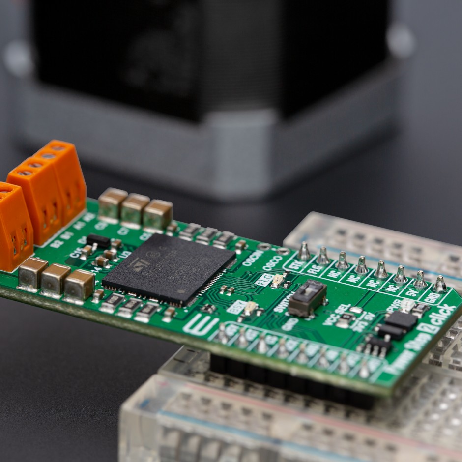 Power Step 2 Click - 1/128 microstepping controller | MIKROE-6524
