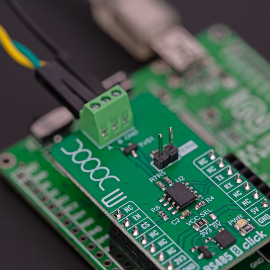 RS485 8 Click