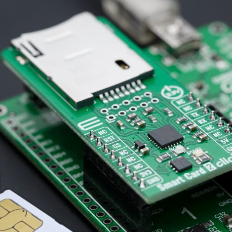 Smart Card 2 Click | SEC1210 Secure Smart-Card Interface Module