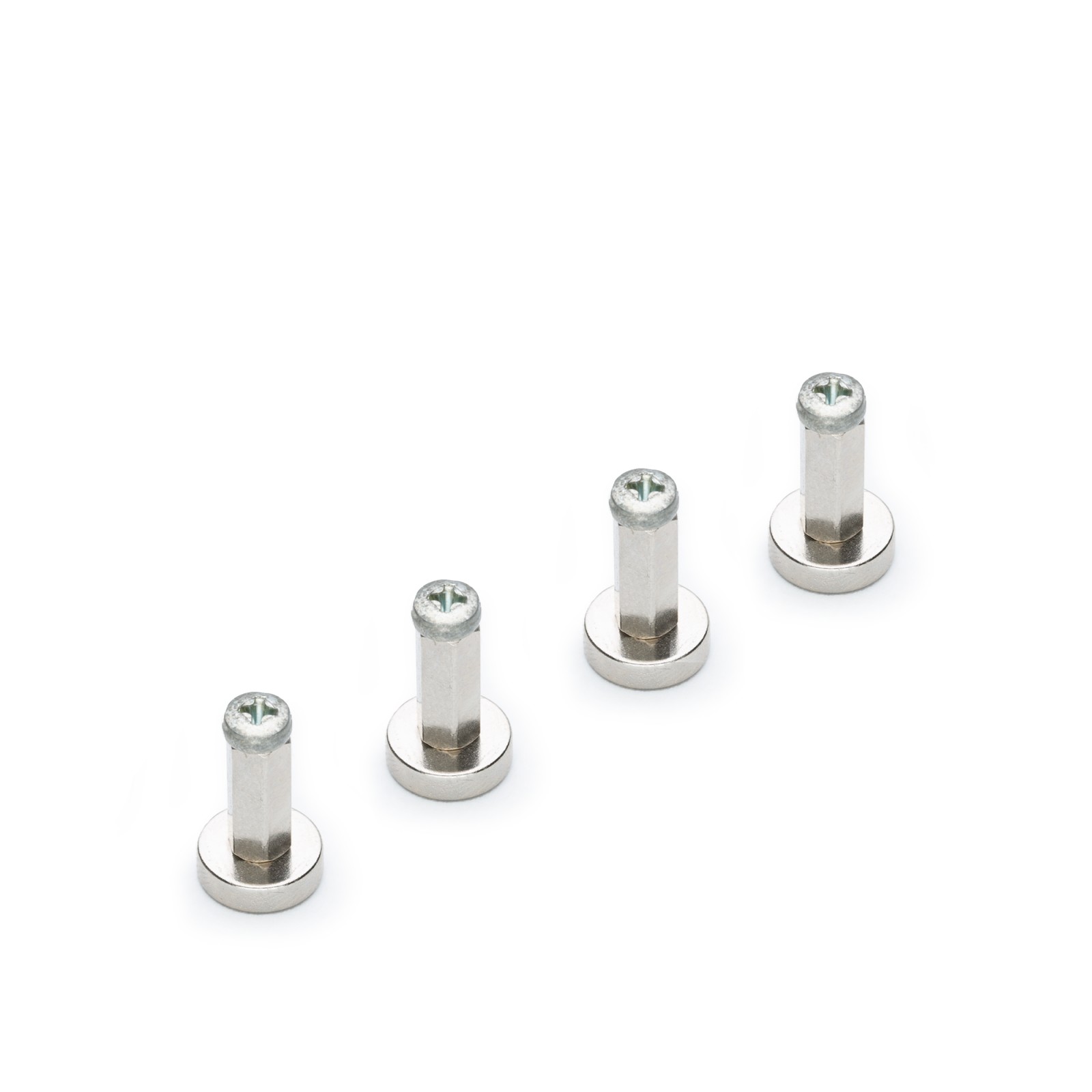 Spacers with magnets