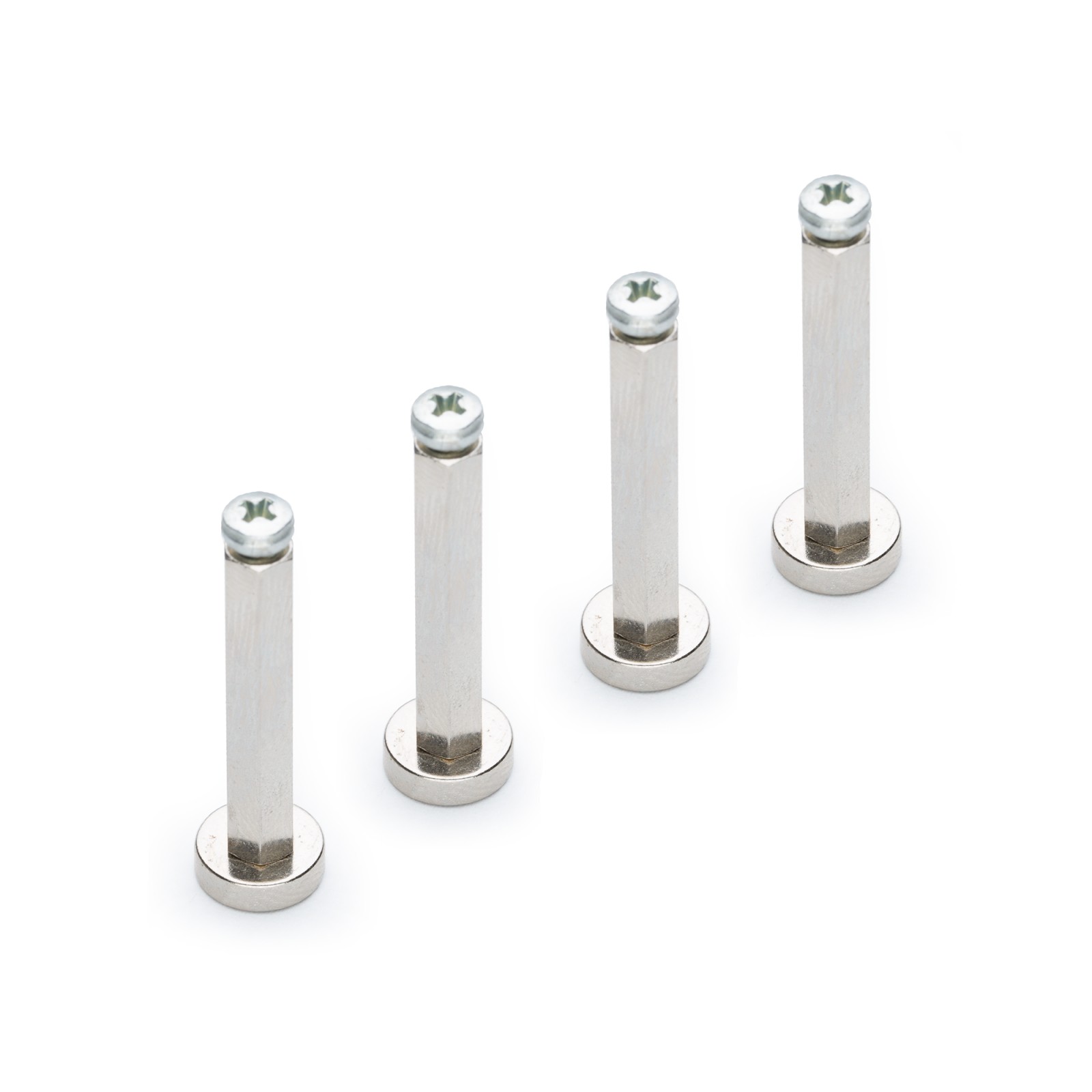 Spacers with magnets