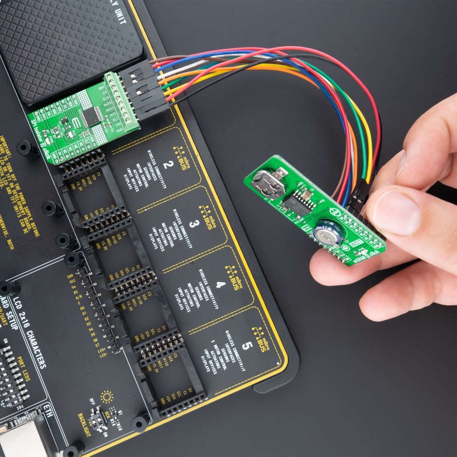 SPI Isolator 3 Click | Mikroe