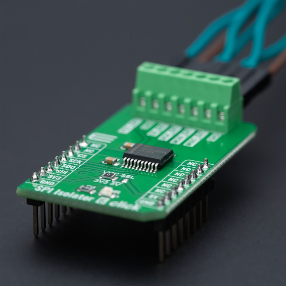 SPI Isolator 6 Click | MAX22345 Digital Isolator Board